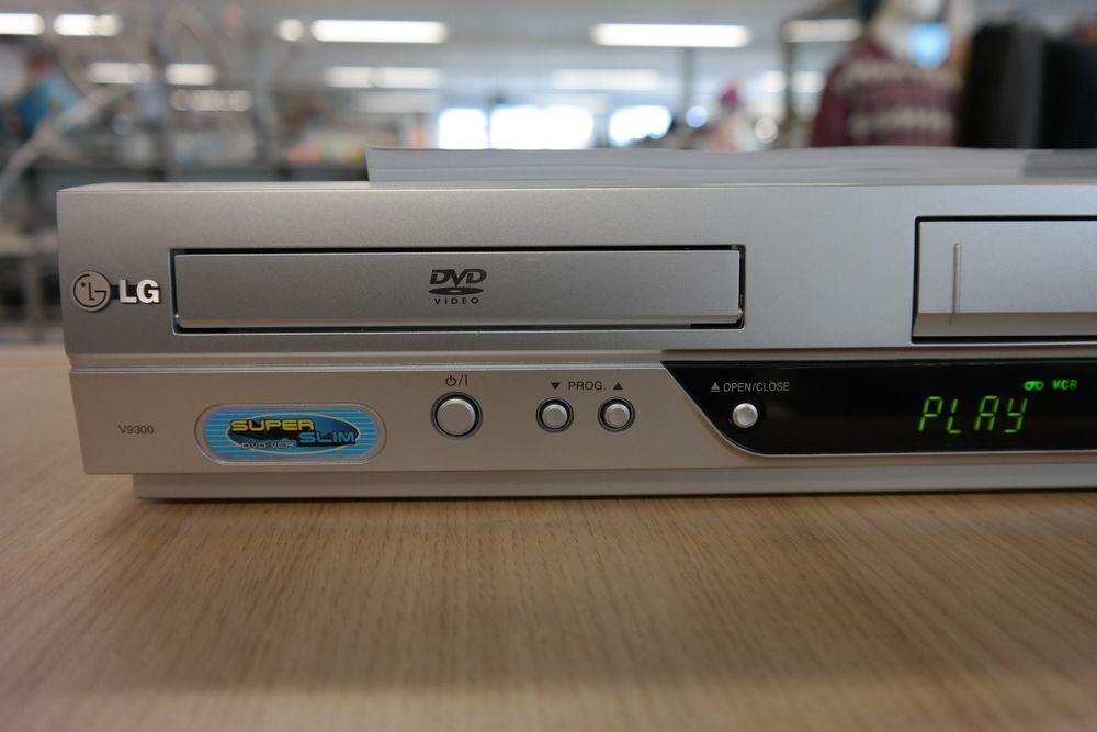 LG V9300 vhs recorder dvd player combi (Gebraucht) in Chur für CHF 90 ...