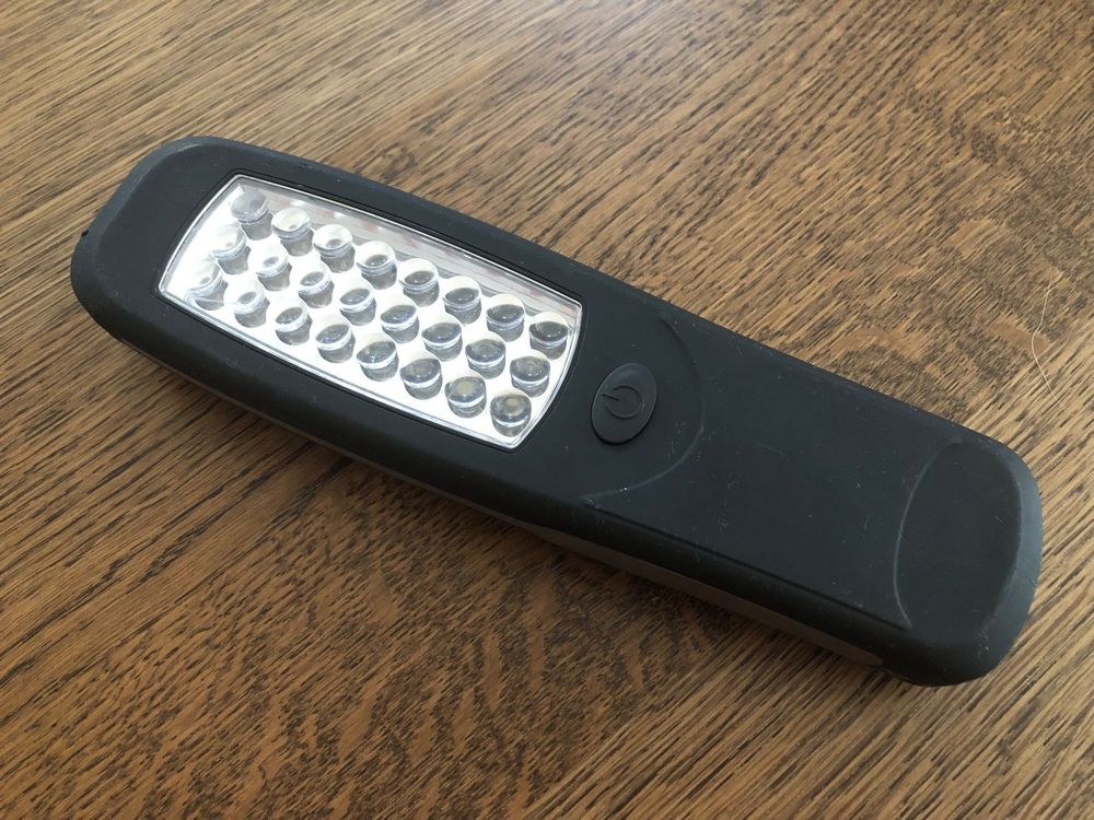 Lampe de travaux et bricolage aimantable et avec crochet (Gebraucht) in St-Aubin FR für CHF 4 ...