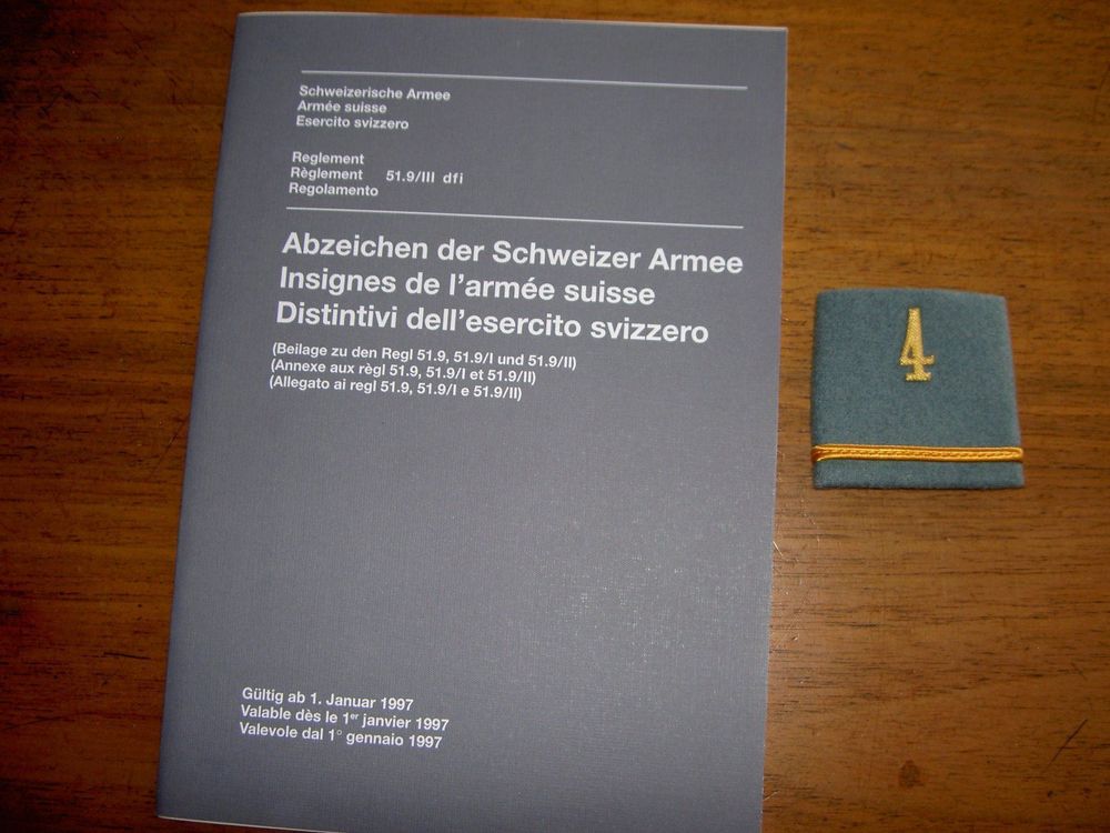 Regl. "Abzeichen der Schweizer Armee" (Gebraucht) in Schafisheim für CHF 8 – mit Lieferung auf ...