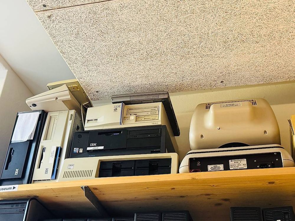 Vintage Computer Sammlung - IBM, Commodore (Gebraucht) in Zollikofen ...