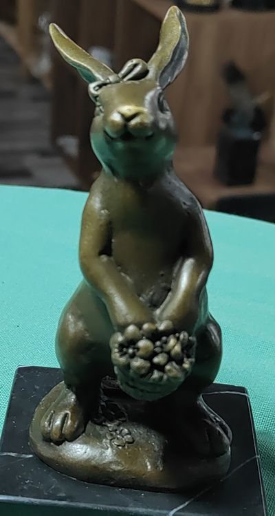 BRONZE HASE MIT KORB GLÜCKSBRINGER , SCHÖNER DEKOFIGUR | Kaufen auf Ricardo