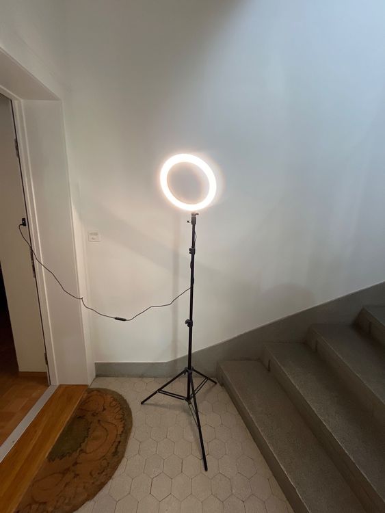 LED Ringleuchte mit Stativ für perfekte Fotos (Neu (gemäss Beschreibung ...