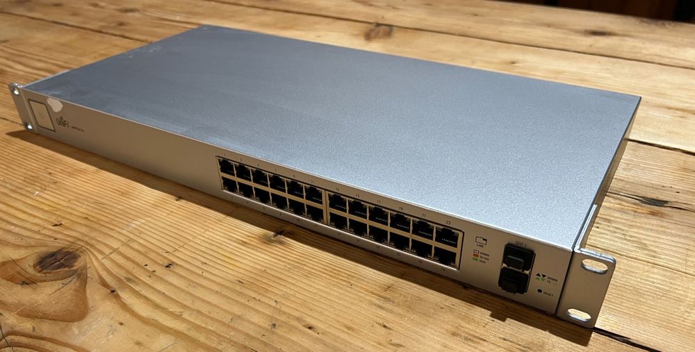Unifi US24 24 Port Switch (Gebraucht) in Neuendorf für CHF 99 – mit ...