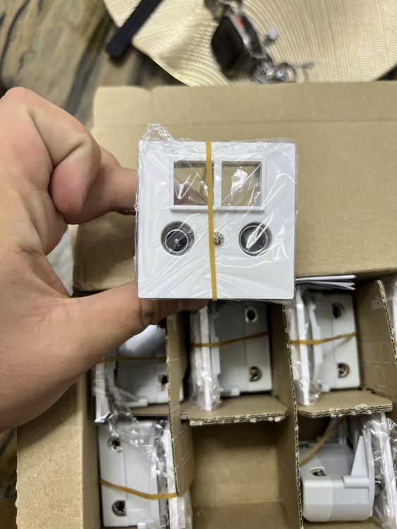 10x Hager Multimedia Steckdose (Neu und originalverpackt) in Mels für ...