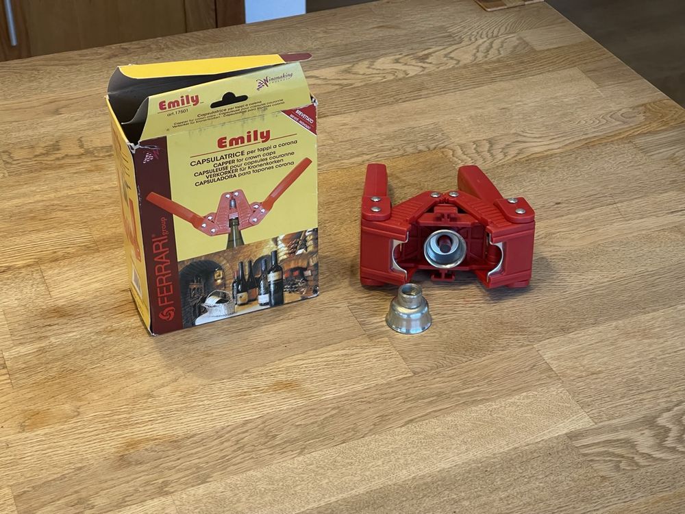 Ferrari Emily Kapselverschlussgerät Flaschenverschluss rot (Gebraucht ...