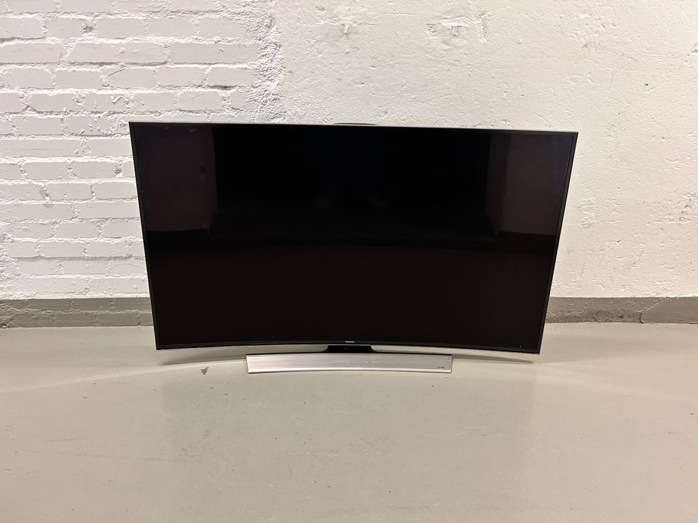 Samsung 55" UHD 4k Curved Smart TV | Kaufen auf Ricardo