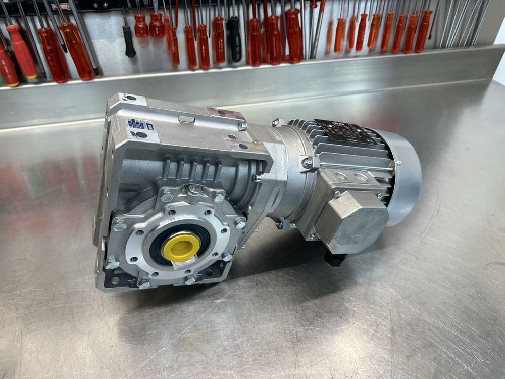UIKER Getriebemotor Schneckengetriebe 0.55kW IP55 neu (Neu und ...