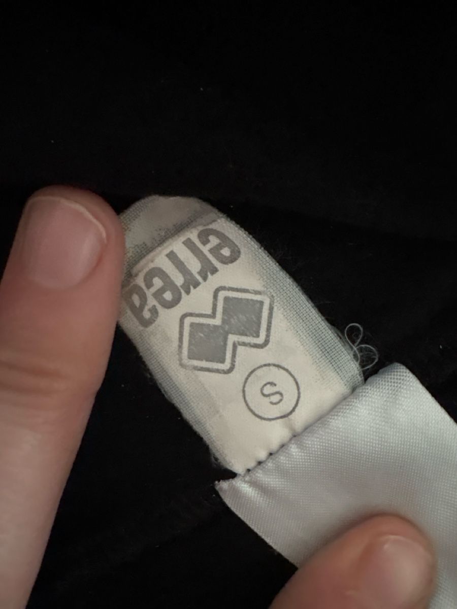 Short Errea noir taille S (D'occasion) à Martigny pour CHF 5 – avec ...