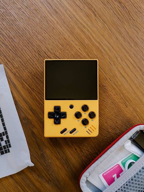 Miyoo Mini v4 - Yellow (Neu und originalverpackt) in Thun für CHF 69 – mit Lieferung auf Ricardo ...