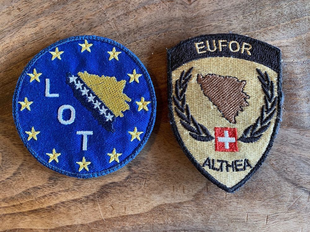 SCHWEIZER ARMEE/SWISSINT: 1xBadge EUFOR und 1xBadge LOT (Gebraucht) in ...