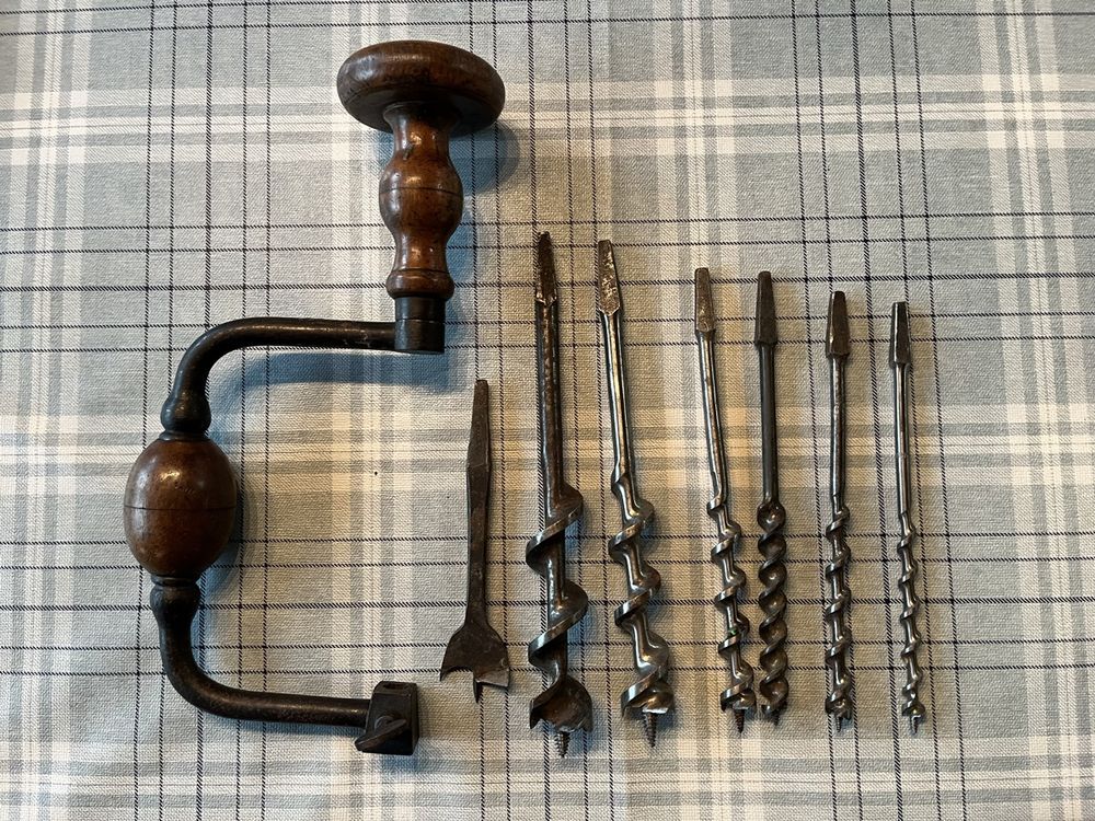 Alter Handbohrer mit 7 Bohrern (Gebraucht) in winterthur für CHF 10 ...