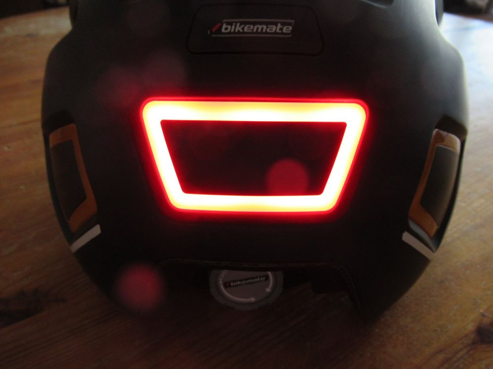 E Bike Helm Bikemate mit Rücklicht und Blinker (Gebraucht) in ...