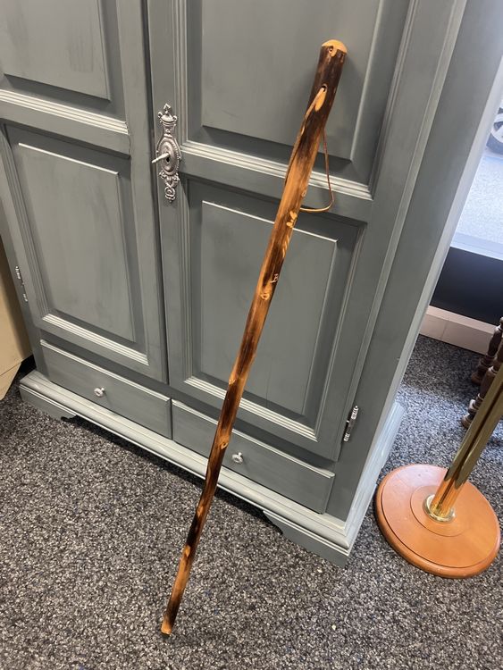 Handgeschnitzter Wanderstock "Binn" mit Lederband (Gebraucht) in Rorschach für CHF 20 – mit ...