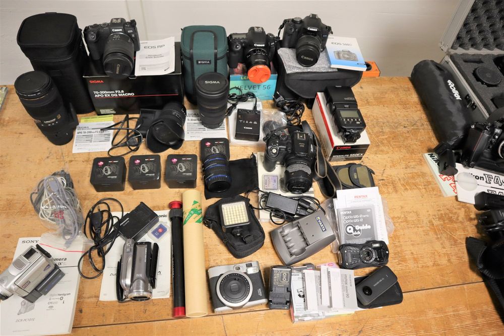 1 grosse Partie Fotoapparate u. Zubehör (digital + analog) (Gebraucht ...