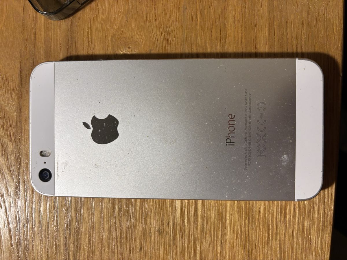 iPhone 5S - 16GB bianco (Usato) a Muralto per CHF 35 – con consegna ...