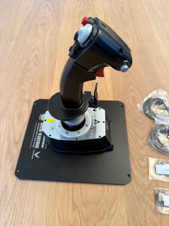 Thrustmaster HOTAS Warthog Flight Stick mit AVA Base (Gebraucht) in ...