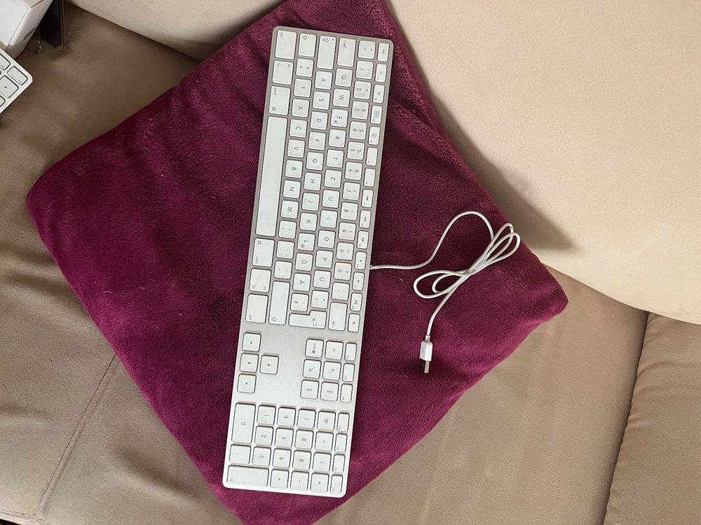 Tastatur Apple mit Zahlenblock (Gebraucht) in Schattdorf für CHF 45 ...