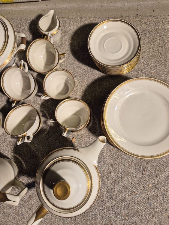 Service de table vintage en porcelaine blanche et dorée (D'occasion) à ...