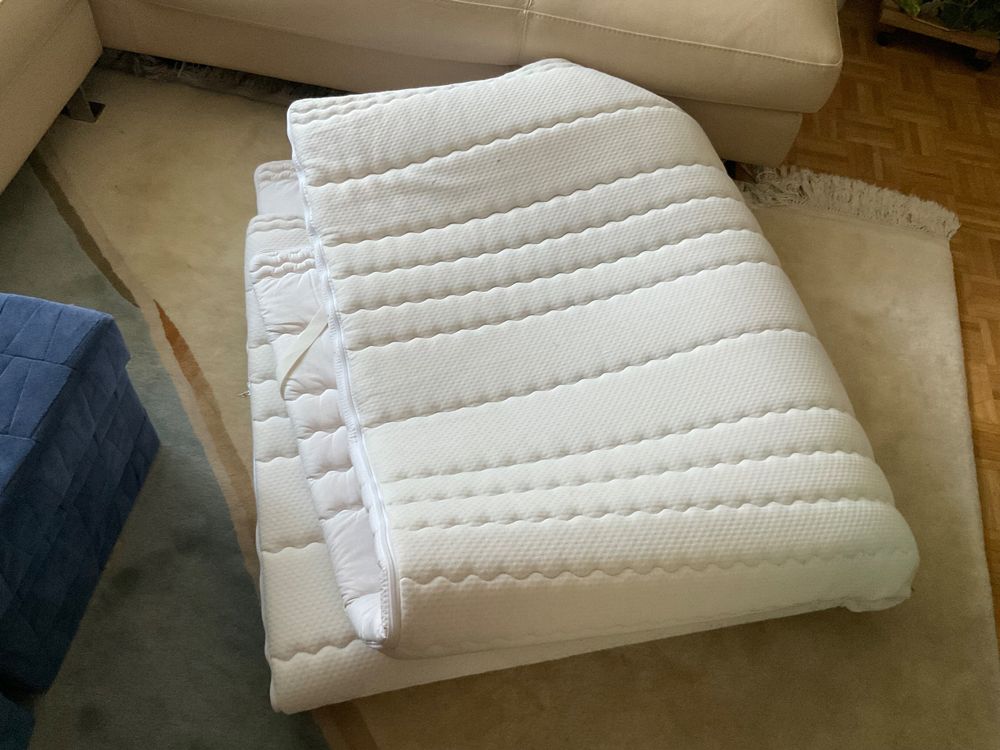 Matelas ou surmatelas ou topper 190 x 180 cm comme neuf (Gebraucht) in ...