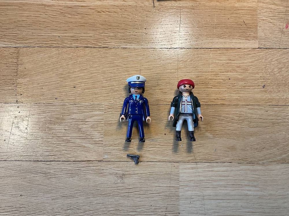 Playmobil Polizei Männchen (Gebraucht) in Basel für CHF 5 – mit Lieferung auf Ricardo kaufen