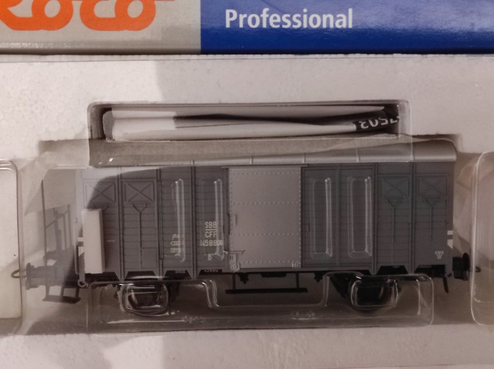 Gedeckter Güterwagen K3 grau mit Brh der SBB von Roco H0, GS (Neu und originalverpackt) in La ...
