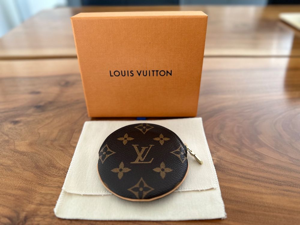 Louis Vuitton Round Coin Purse, Monogram (Gebraucht) in Neerach für CHF ...