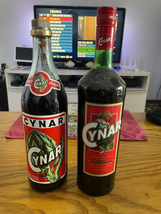 CYNAR Apéritif - 2x Anciennes Bouteilles de collection | Kaufen auf Ricardo