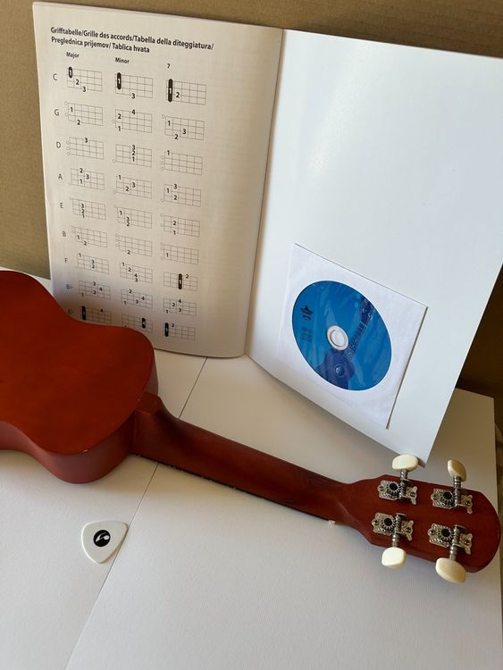 Ukulele mit Lernheft inkl. CD (Gebraucht) in Boppelsen für CHF 22 – mit ...