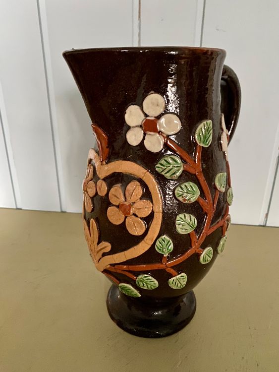 Rustikaler Keramik Krug mit Blumuster (Gebraucht) in Cortébert für CHF 25 – mit Lieferung auf ...