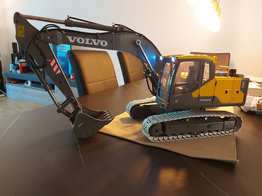 Volvo 160E 1:14 (Neu (gemäss Beschreibung)) in für CHF 500 – nur ...