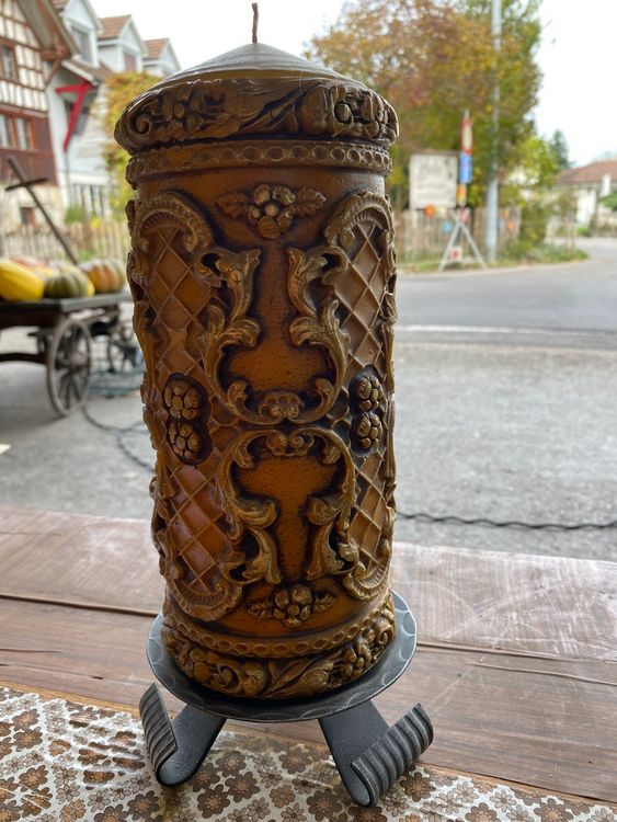 Vintage Relief Kerze mit festlicher Verzierung in Gold (Gebraucht) in für CHF 9 – nur Abholung ...