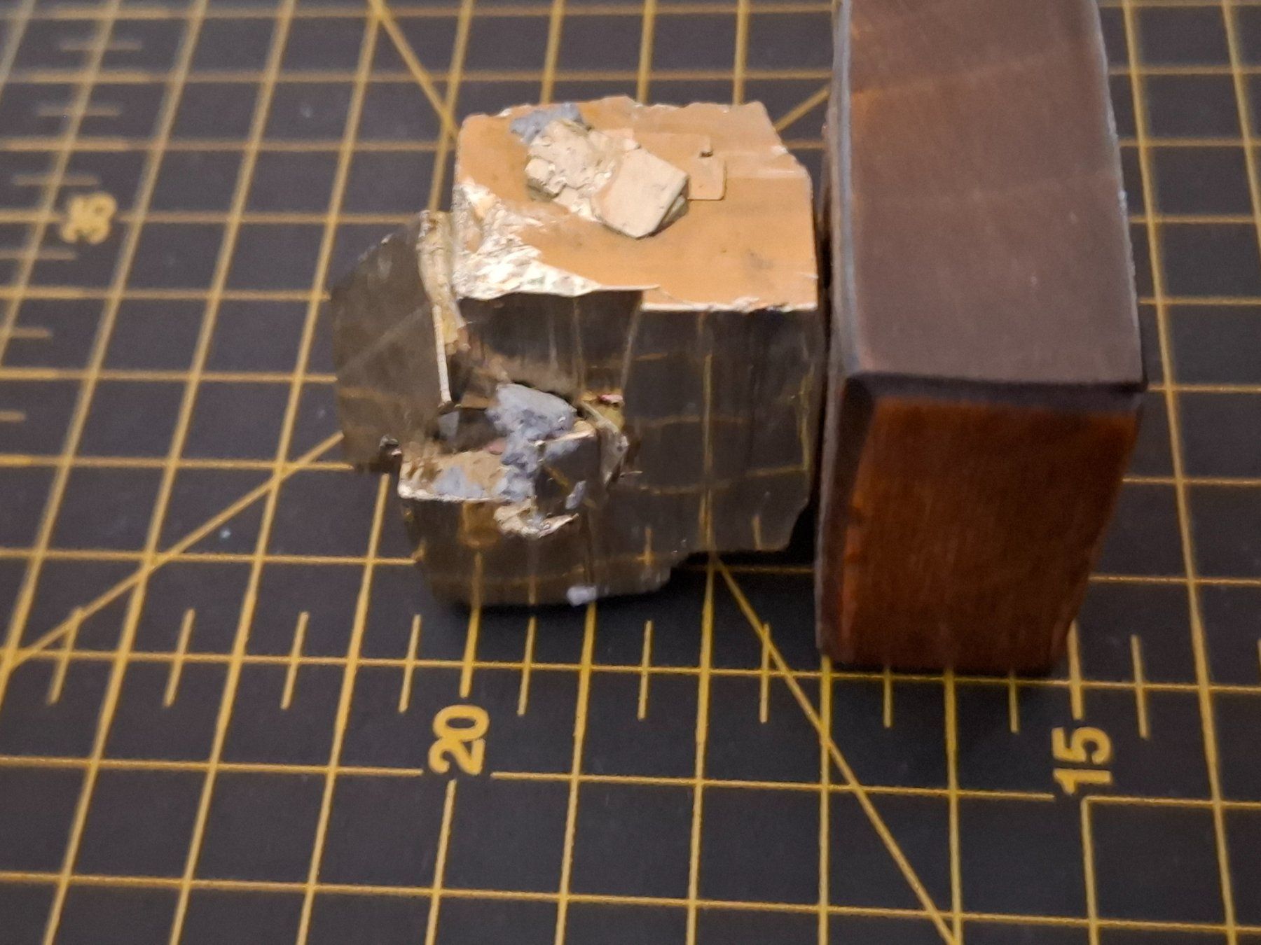 Pyrit 136 Gramm (Gebraucht) in Zwieselberg für CHF 10 – mit Lieferung auf Ricardo kaufen