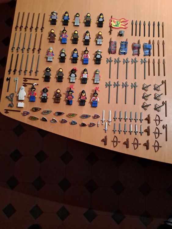 Lego Ritter Figuren mit viel Zubehör | Acheter sur Ricardo