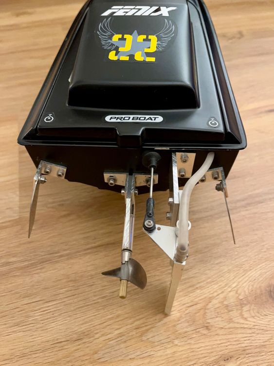 RC Rennboot Widow Maker mit brushless Motor und Sender (Gebraucht) in ...