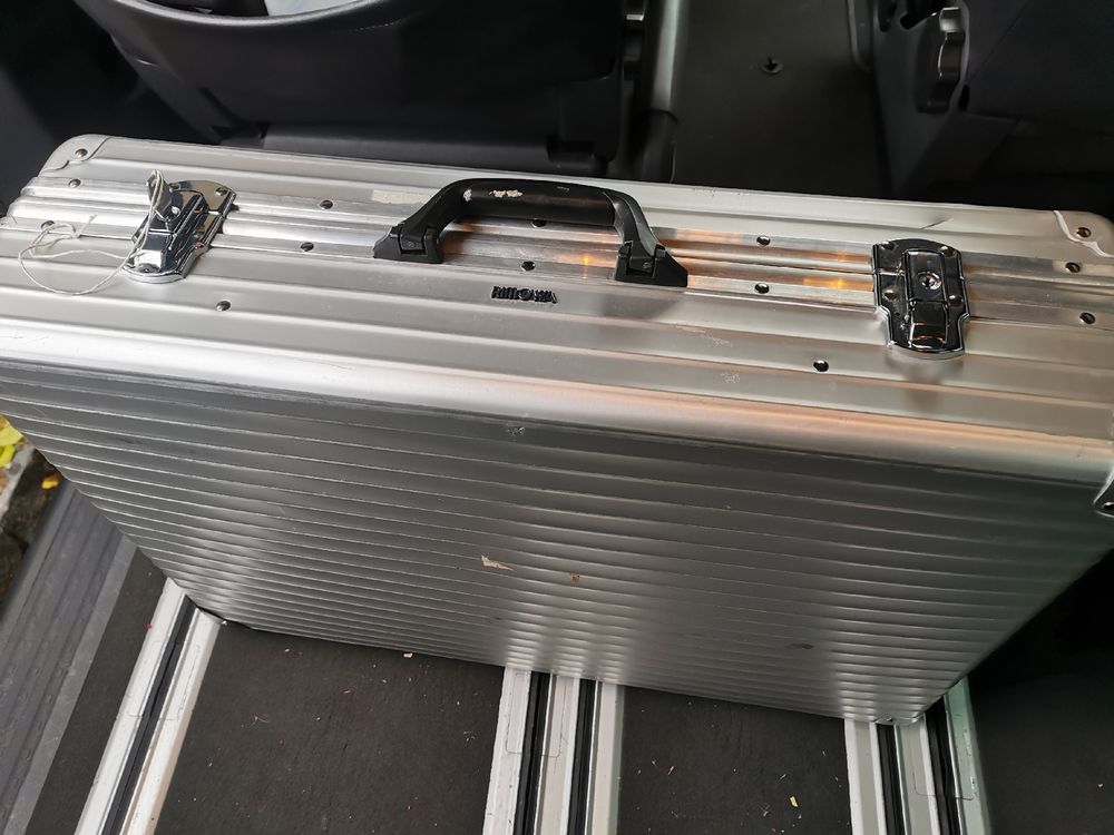 Rimowa Rollkoffer 70cm*50cm*20cm (Gebraucht) in für CHF 249 – mit ...