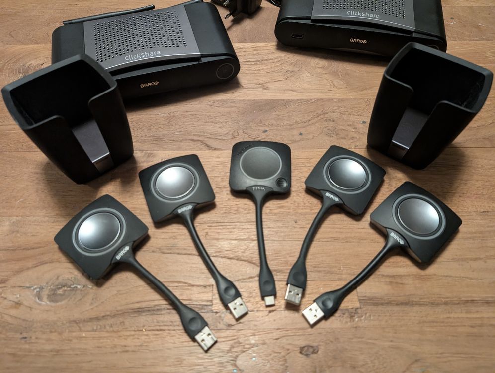 2 BARCO ClickShare CSE-200 mit 5 Buttons USB-A/C inkl. Trays (Gebraucht ...