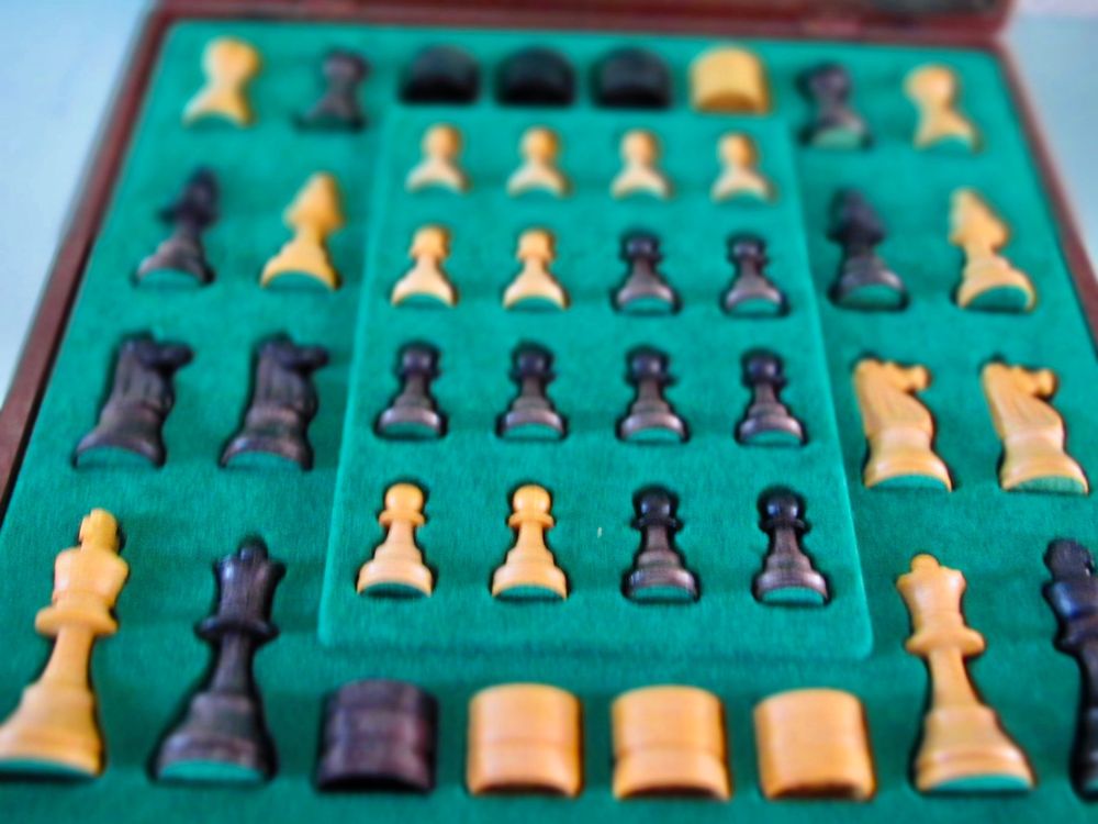 COFFRET JEUX D 'ECHEC ET CHARAIT (Neuf avec emballage d'origine) à ...