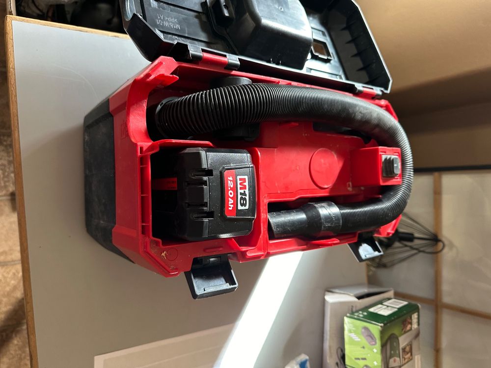 Milwaukee Aku-Staubsauger M18 | Kaufen auf Ricardo