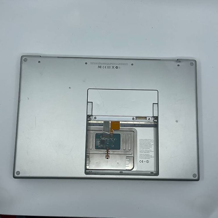 Apple MacBook A1226 - ungeprüft, ohne Akku, defekt / Bastler (Defekt ...