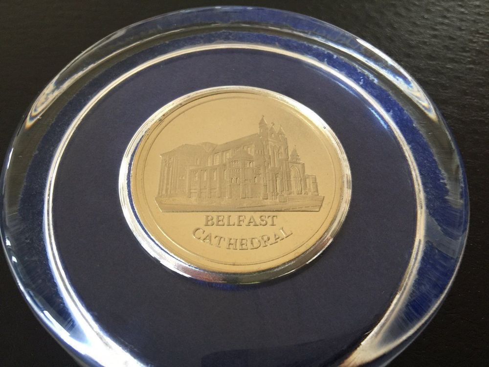 Briefbeschwerer Glas Münze Cath. Belfast (Gebraucht) in Aarau für CHF 4 ...