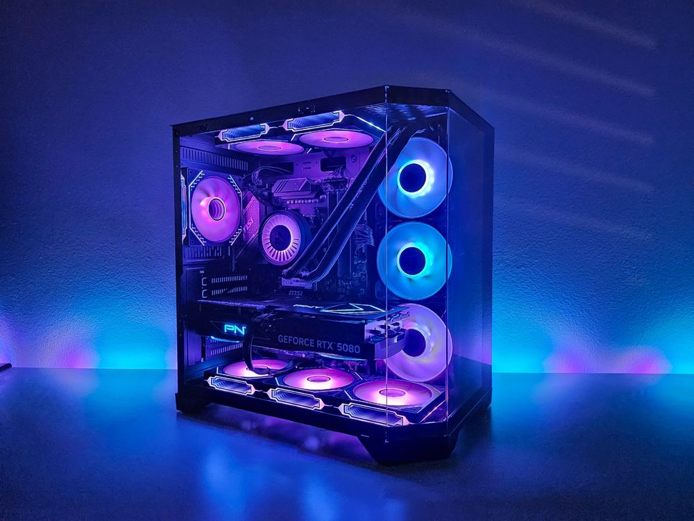 Gaming PC Darkflare🍧RTX 5080 + 9800X3D | 32GB DDR5 (Neu und ...