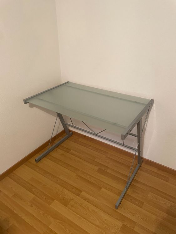 2 einfache Pulte – Glas/Metall – sehr leicht | Kaufen auf Ricardo