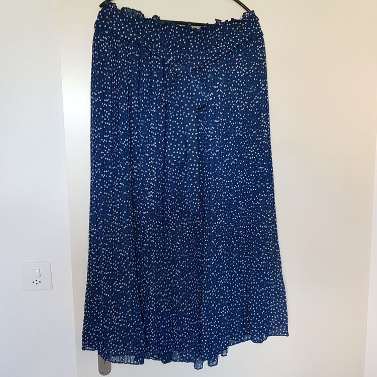 Plisseerock von Zara XL dunkelblau weisse Punkte (Neu (gemäss Beschreibung)) in Belp für CHF 25 ...