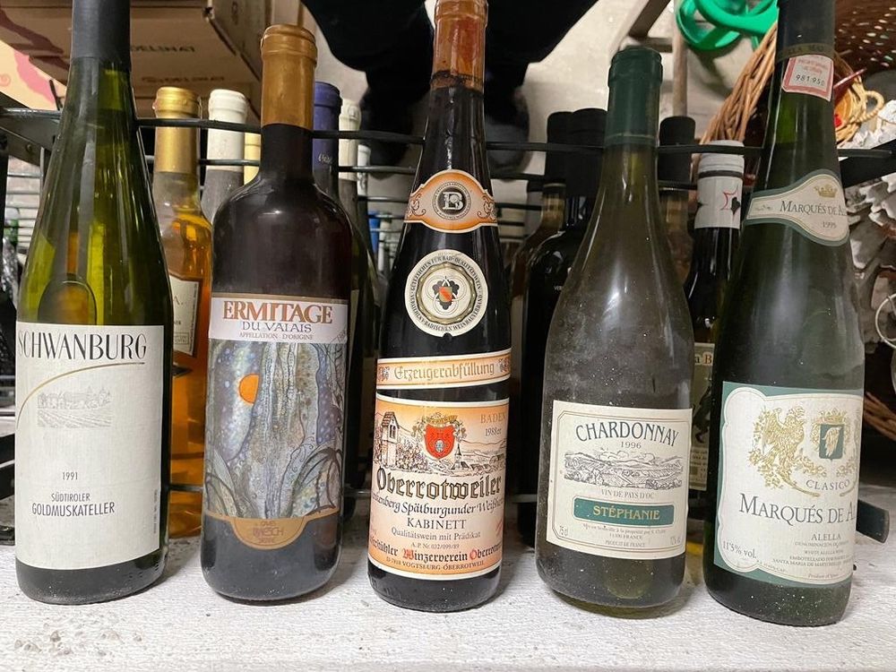 50 Flaschen alter Weisswein / Rosewein (Usato) a Schwerzenbach per CHF 6 – solo ritiro ...