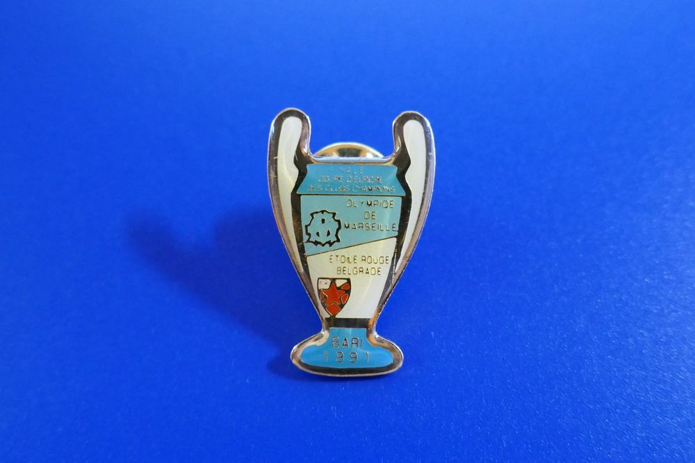 Pin's Coupe d'Europe des Clubs Champions - FC Pin's | Kaufen auf Ricardo