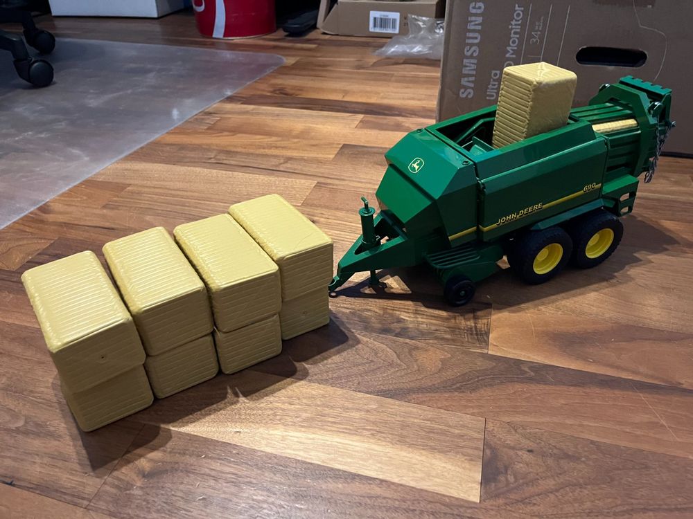 Bruder Grossballenpresse inkl. 10 Ballen (Gebraucht) in Eschenbach für ...