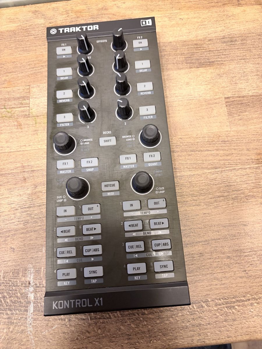 Native Instruments Traktor X1 MK1 (Gebraucht) in Hombrechtikon für CHF ...