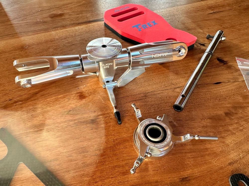 ALIGN T-REX 700 DFC ROTORKOPF UND TAUMELSCHEIBE (Gebraucht) in ...