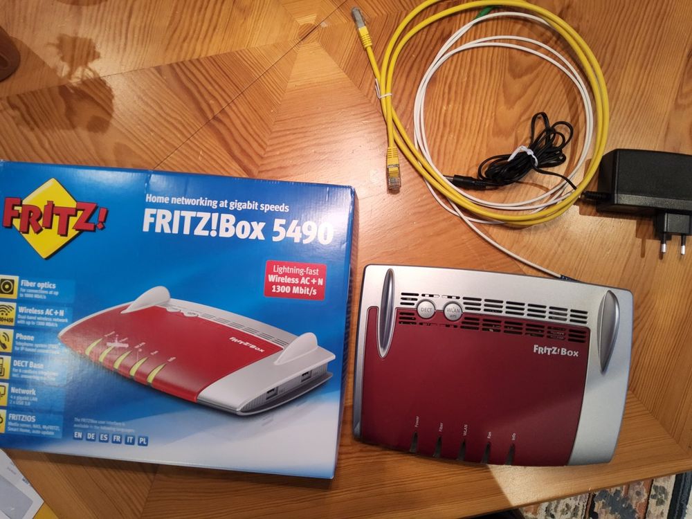 Fritzbox 5490 Glasfaser-Router inkl. Kabel und Netzteil (Gebraucht) in Küsnacht ZH für CHF 42 ...
