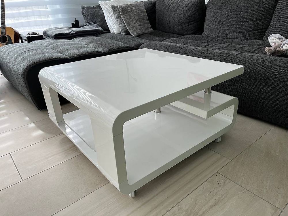 Robuster Wohnzimmertisch auf Rollen, stabil & modern (Gebraucht) in Bad Zurzach für CHF 35 – nur ...